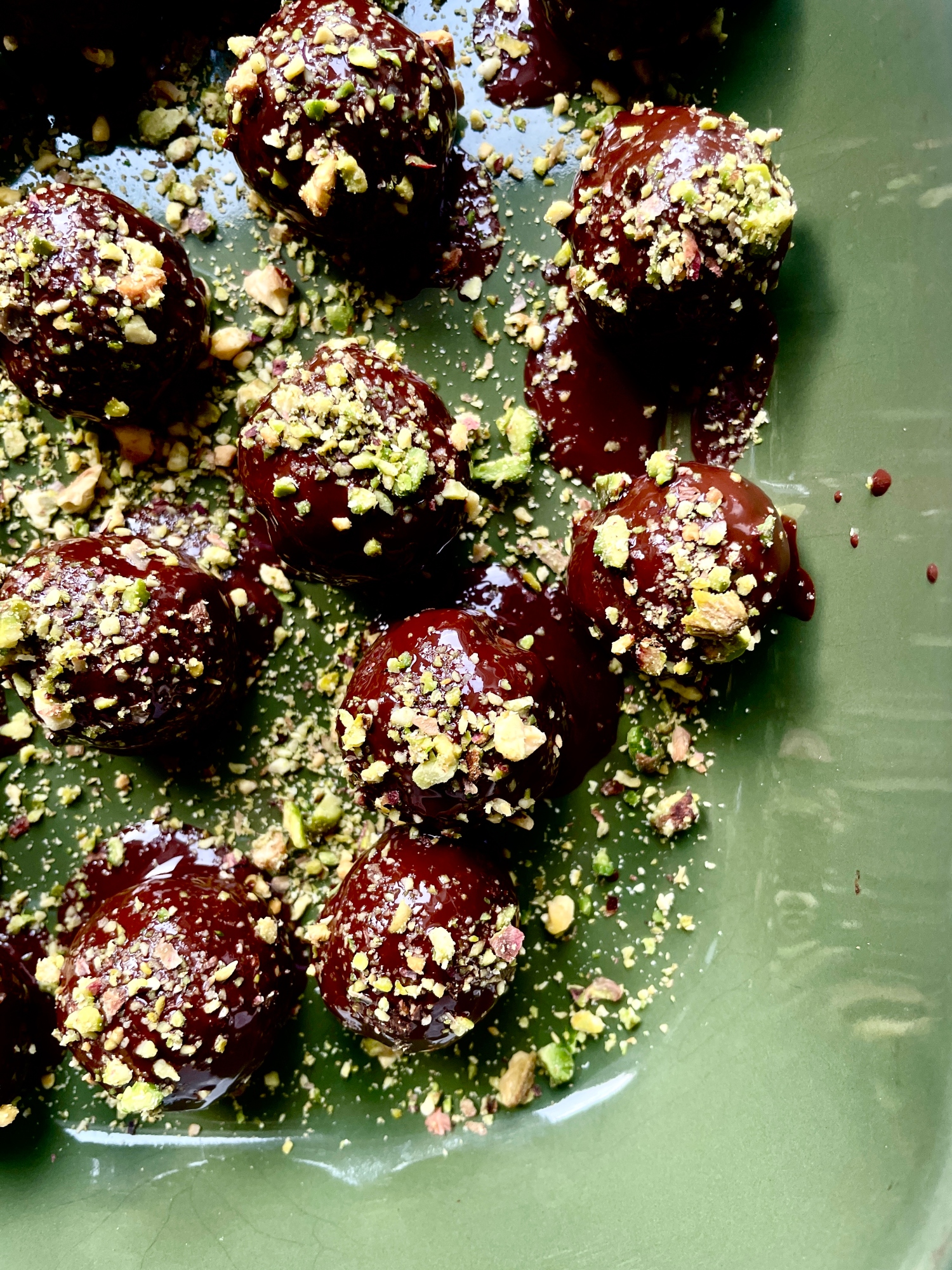 Almond And Date Chocolate Truffles | Healthy Recipes | Grape Tree