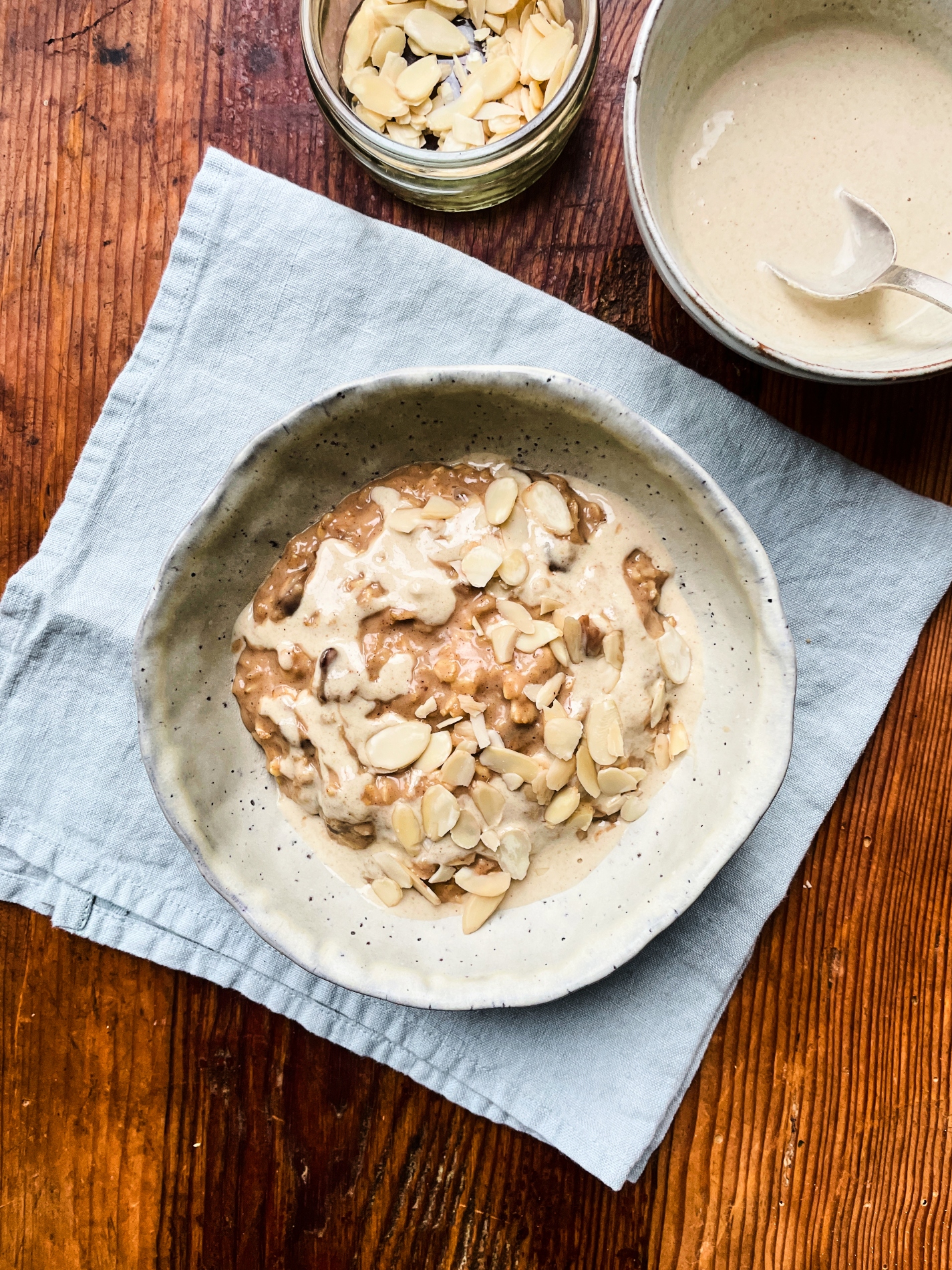 Date And Tahini Swirl Porridge | Healthy Recipes | Grape Tree